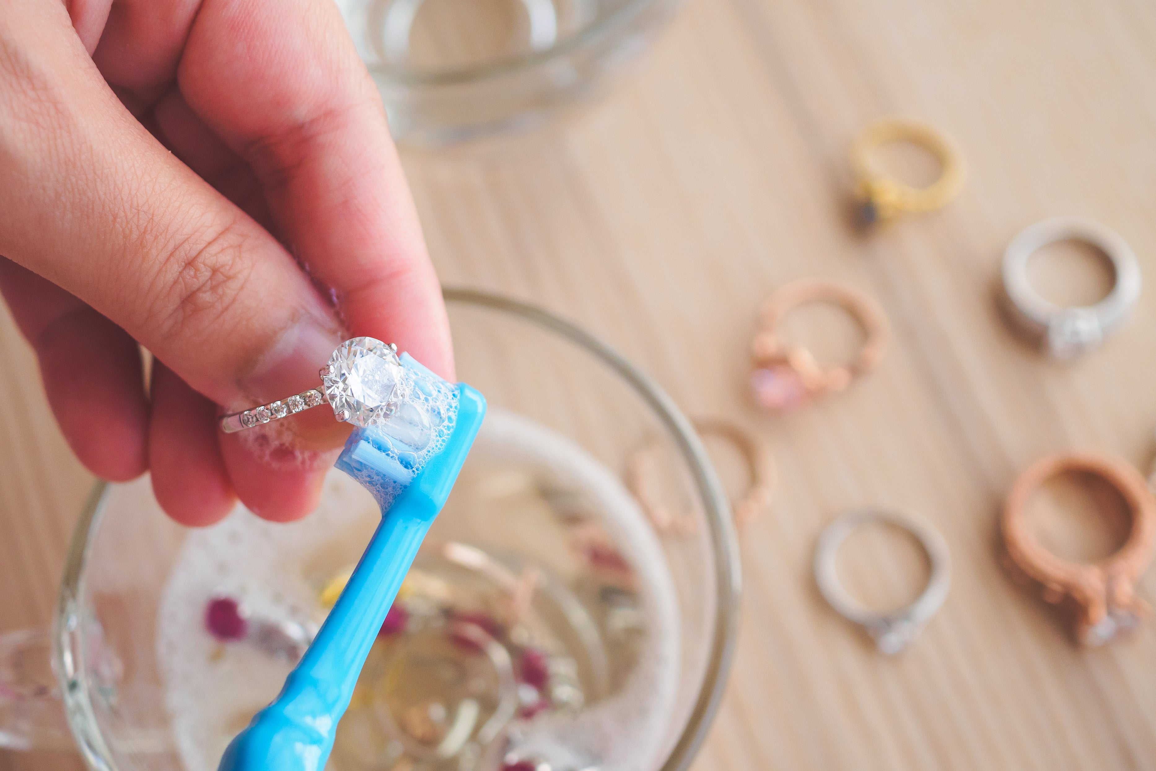 How to clean and care for your 18K gold/white gold rings? | MinjuanRong